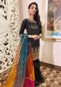 Ramsha Khan Dresses in Hum Tum & Dress Designer | Showbiz Hut